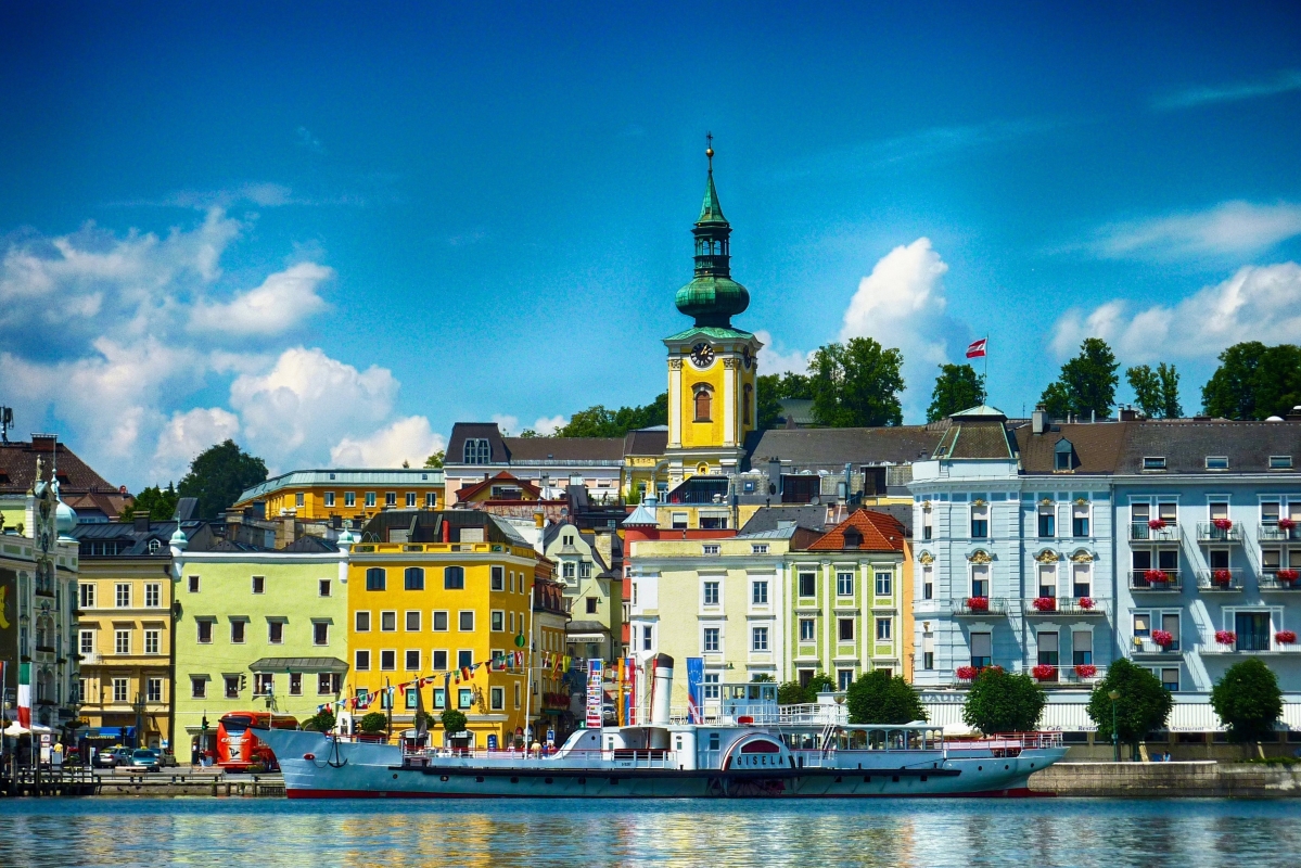 Austria: Lakeside Towns Travel Guide – The Wanders