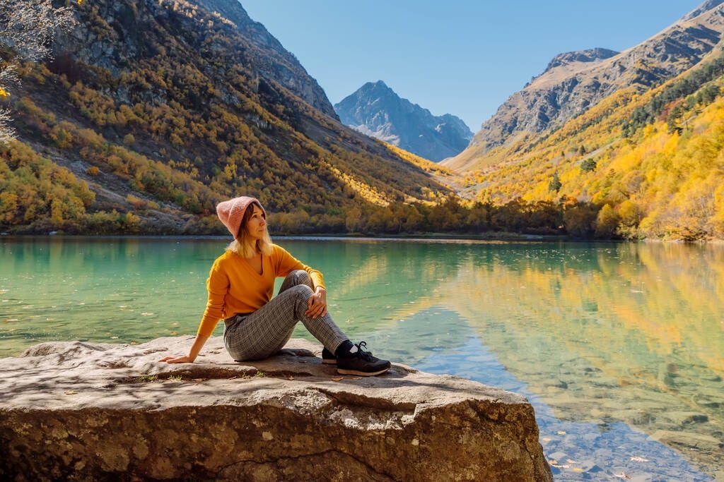 Italian alpine lakes in autumn – The Wanders